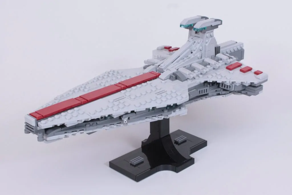 Build a midi-scale LEGO Star Wars Venator using one* set