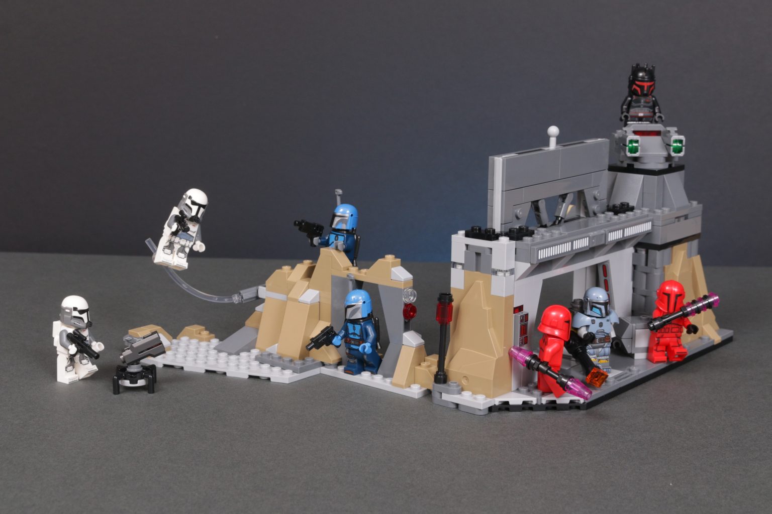 LEGO Star Wars 75386 Paz Vizsla and Moff Gideon Battle