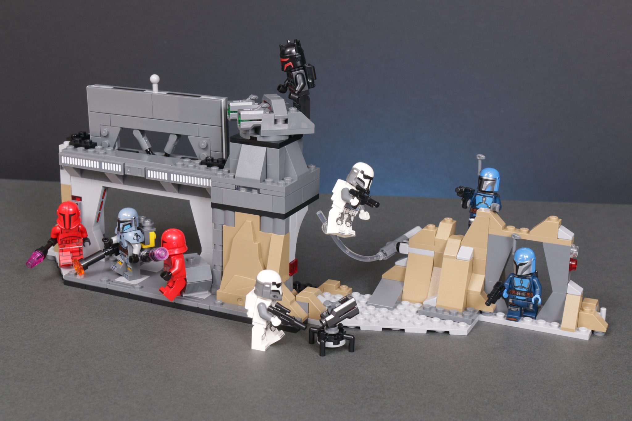 LEGO Star Wars 75386 Paz Vizsla and Moff Gideon Battle