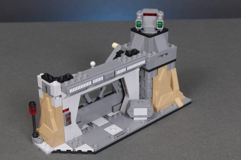 LEGO Star Wars 75386 Paz Vizsla and Moff Gideon Battle