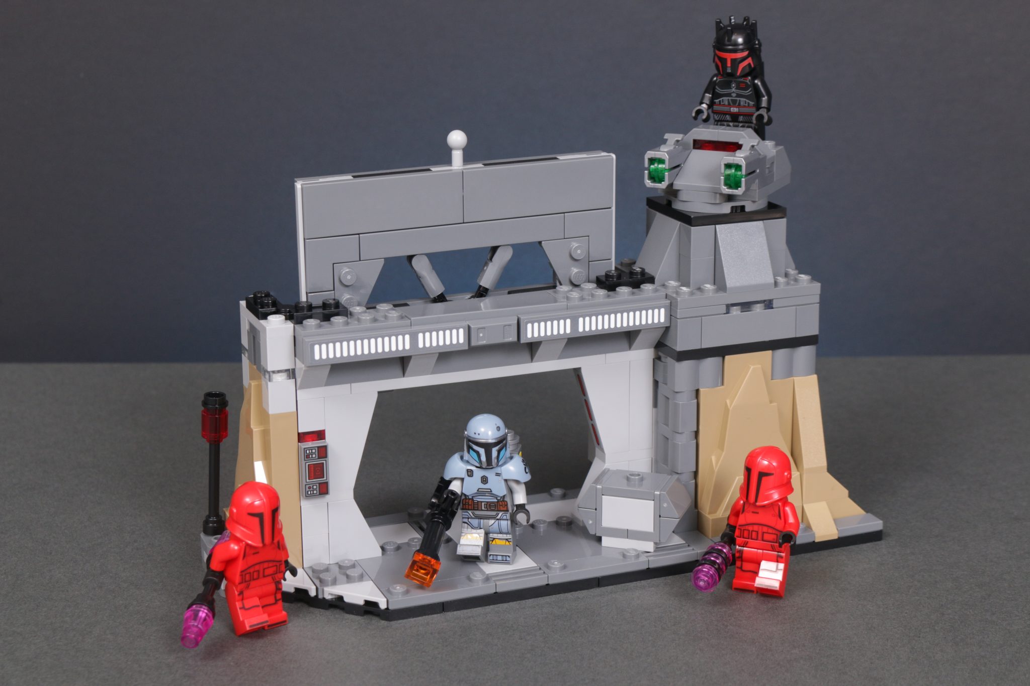 LEGO Star Wars 75386 Paz Vizsla and Moff Gideon Battle