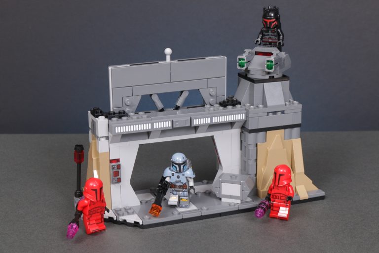 LEGO Star Wars 75386 Paz Vizsla and Moff Gideon Battle