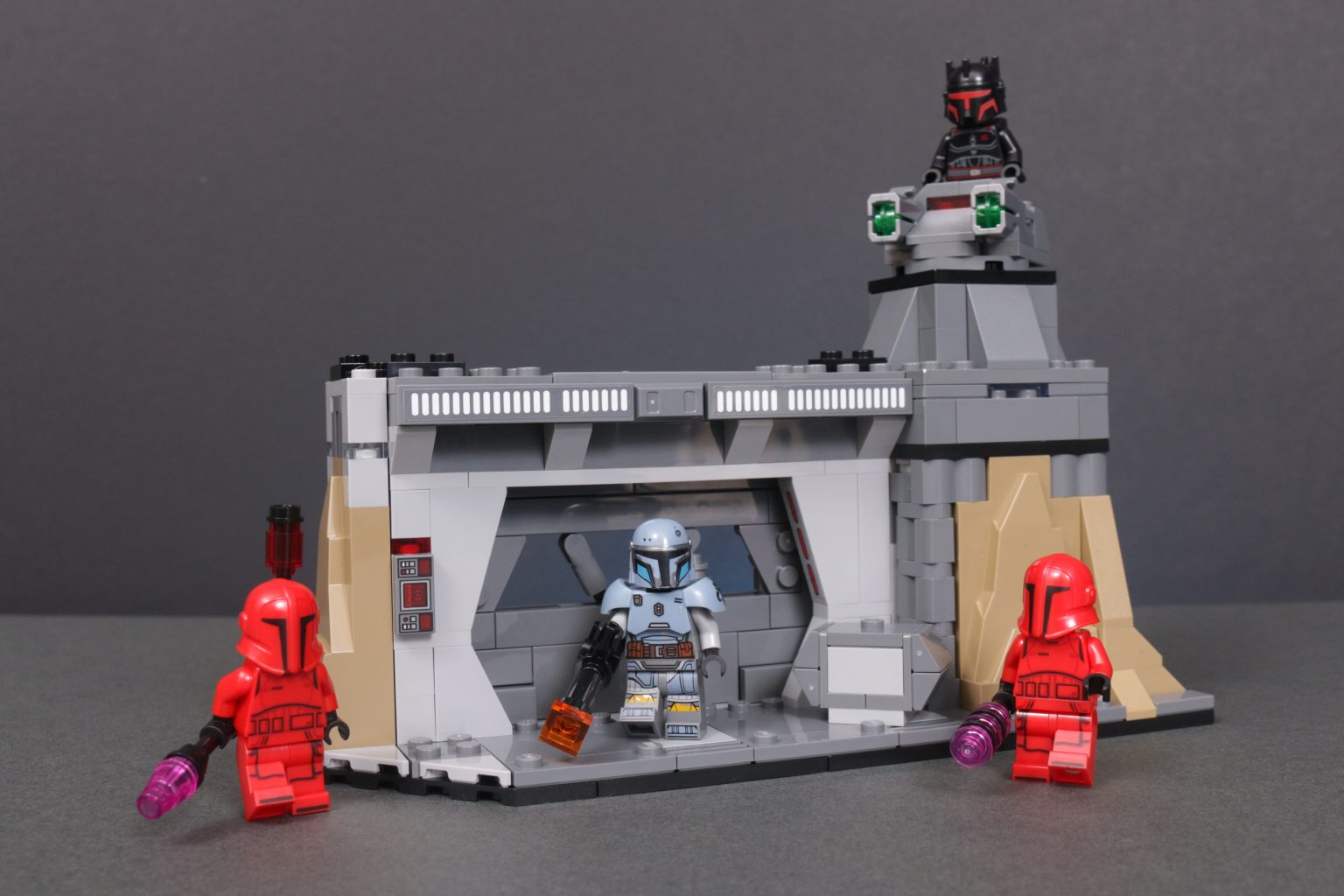 LEGO Star Wars 75386 Paz Vizsla and Moff Gideon Battle