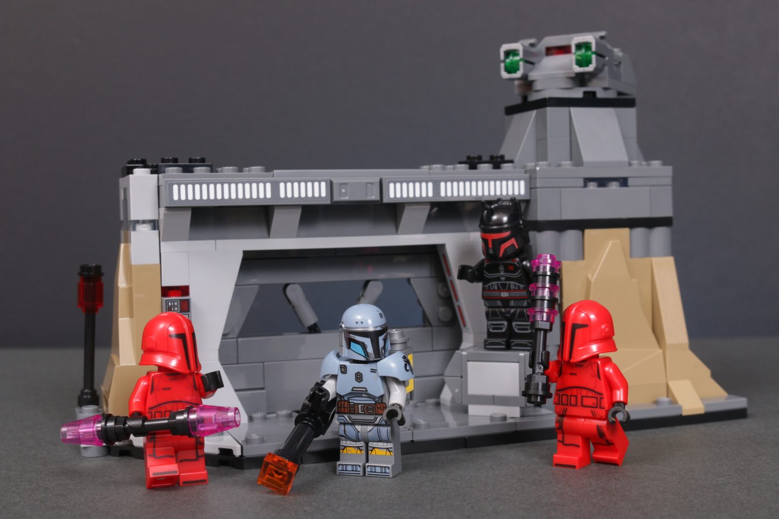 LEGO Star Wars 75386 Paz Vizsla and Moff Gideon Battle
