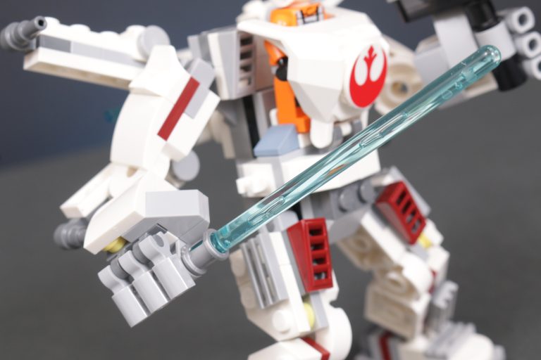 LEGO Star Wars 75390 Luke Skywalker X-Wing Mech review