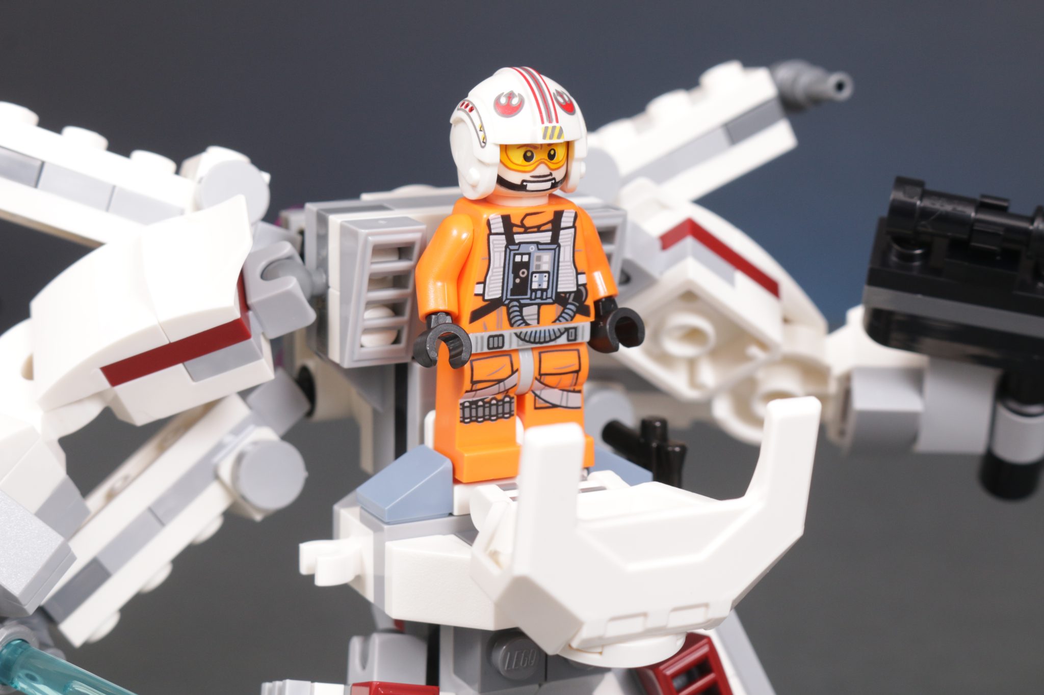 LEGO Star Wars 75390 Luke Skywalker X-Wing Mech review