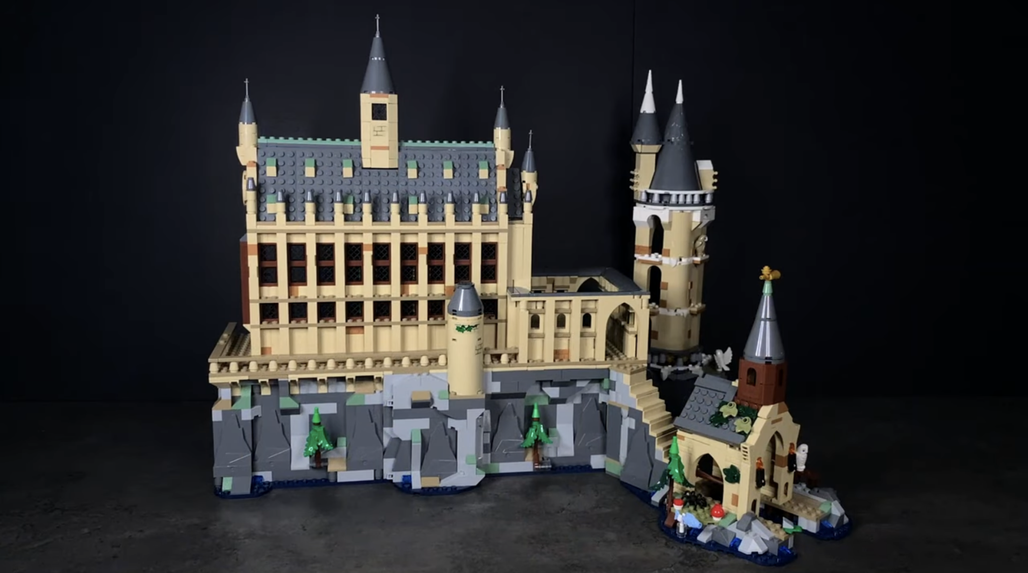 Get ahead on the latest version of LEGO Hogwarts Castle for less