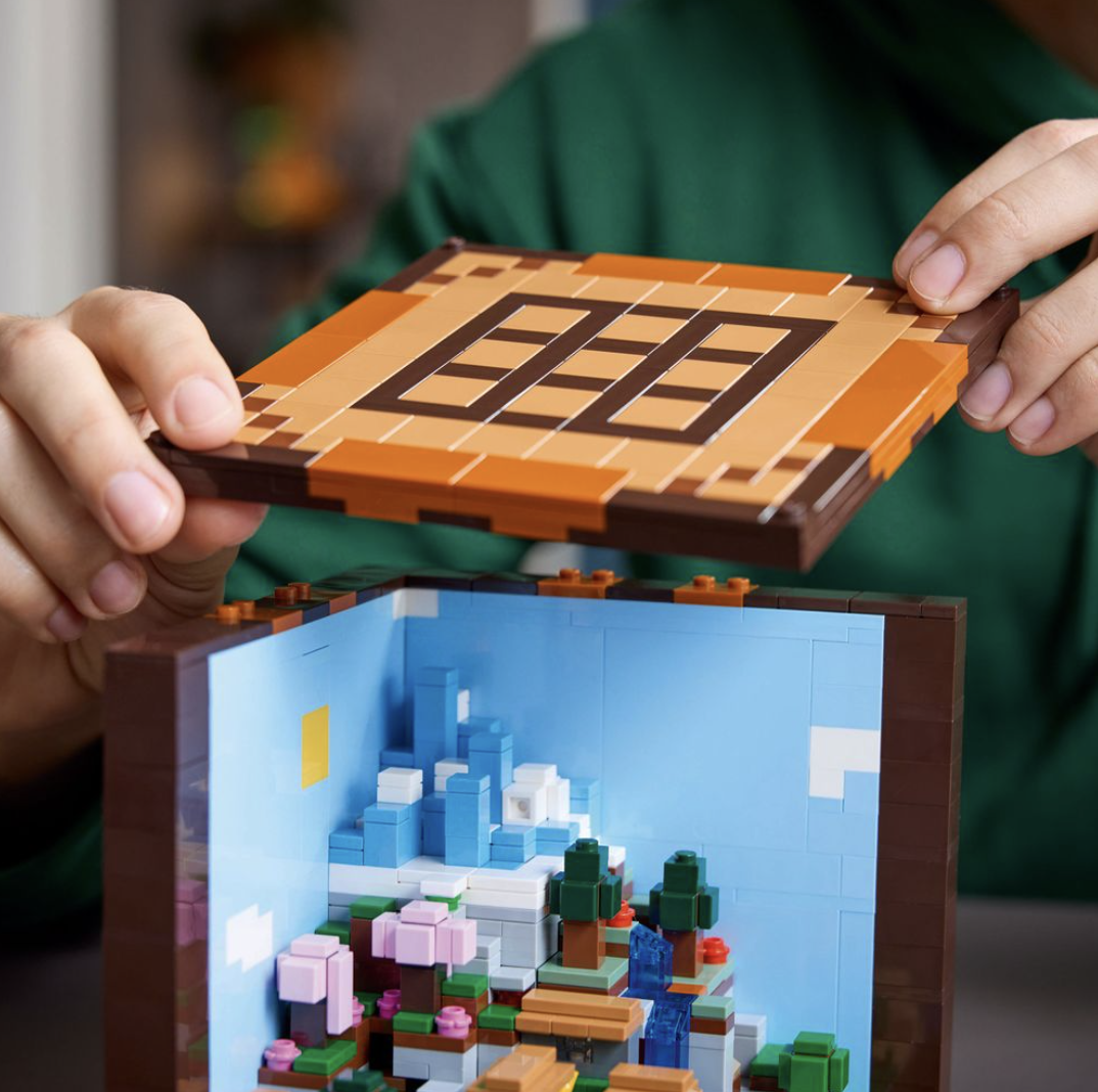 First images of LEGO Minecraft 18+ Crafting Table spotted