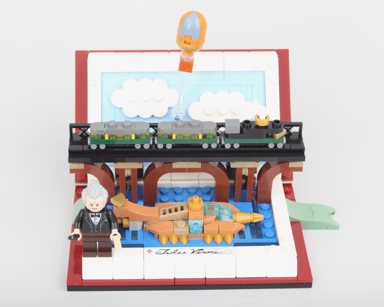 LEGO 40690 Tribute to Jules Verne's Books GWP review