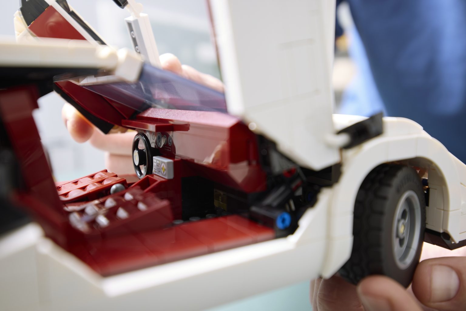 LEGO Icons 10337 Lamborghini Countach 5000 Quattrovalvole visual tour