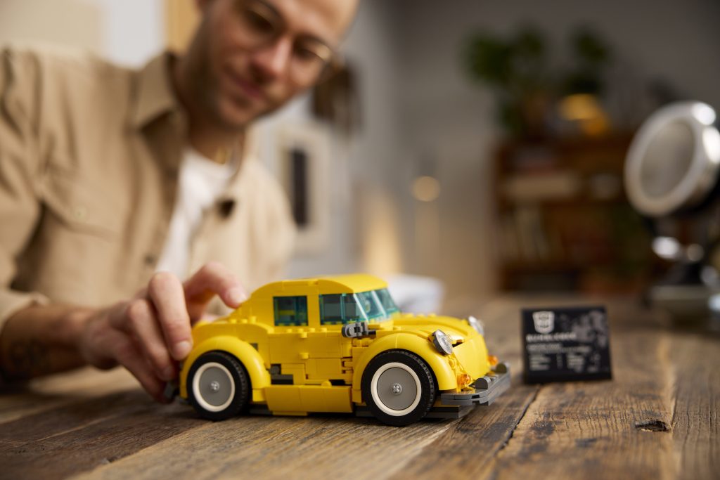 Comparing LEGO Transformers 10338 Bumblebee to its on-screen version