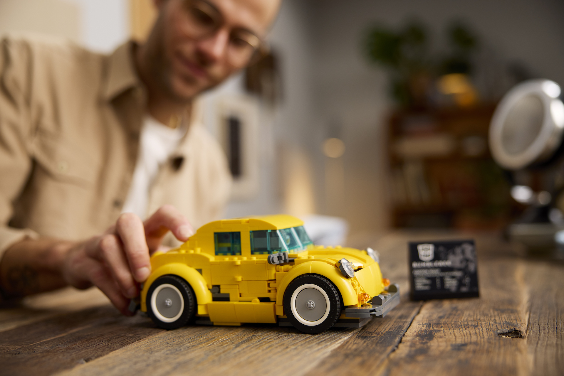 Comparing LEGO Transformers 10338 Bumblebee to its on-screen version