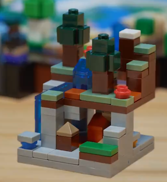 Take a closer look at LEGO Minecraft 21265 The Crafting Table