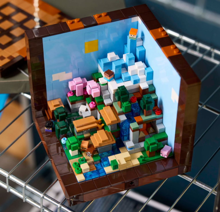 LEGO 21265 The Crafting Table is designed for expansion