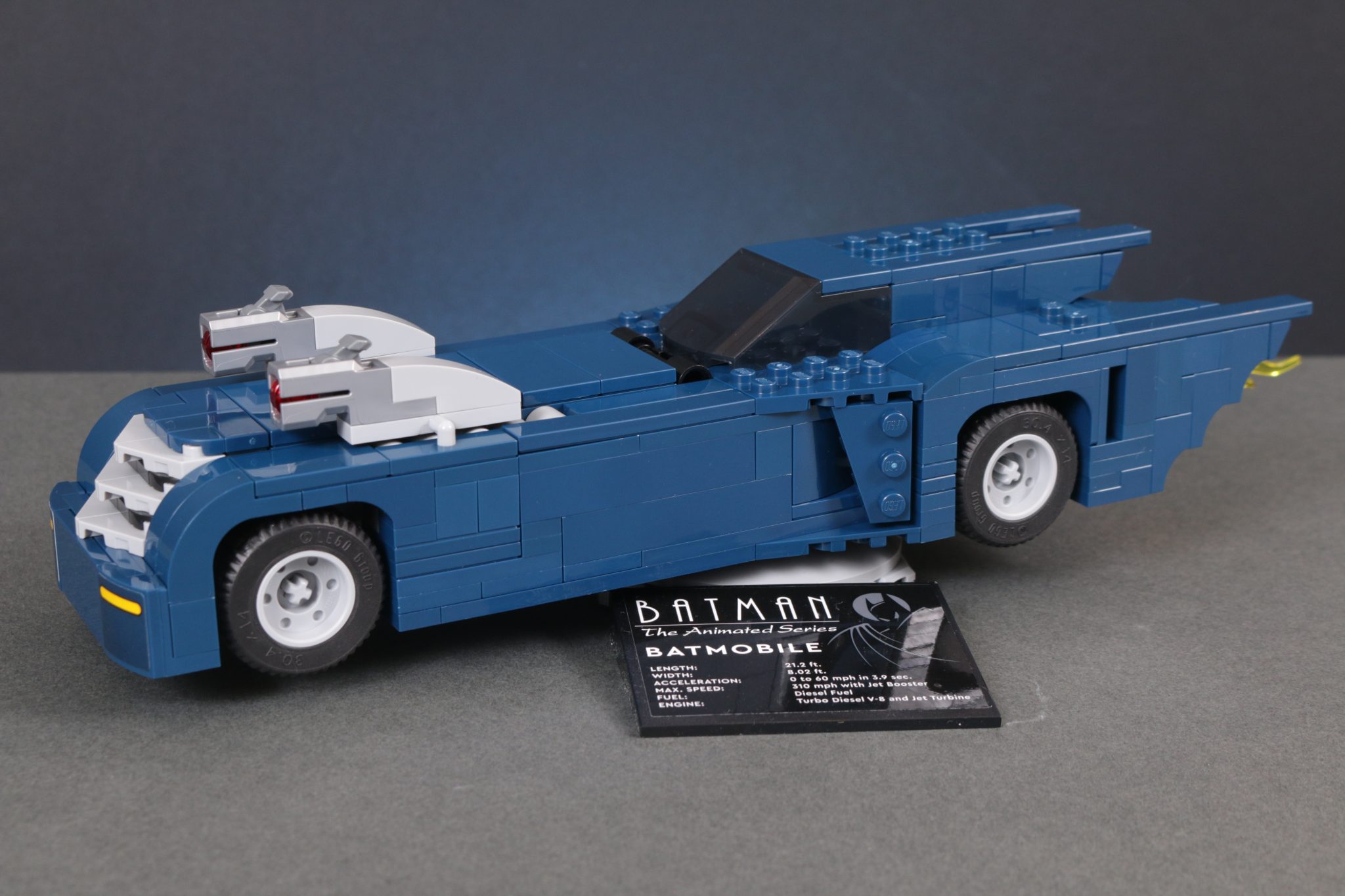 LEGO 76274 Batmobile vs. Harley Quinn and Mr. Freeze review