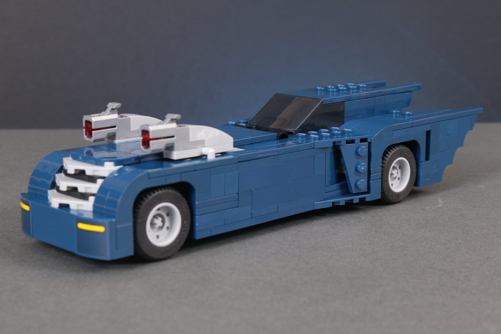 LEGO 76274 Batmobile vs. Harley Quinn and Mr. Freeze review