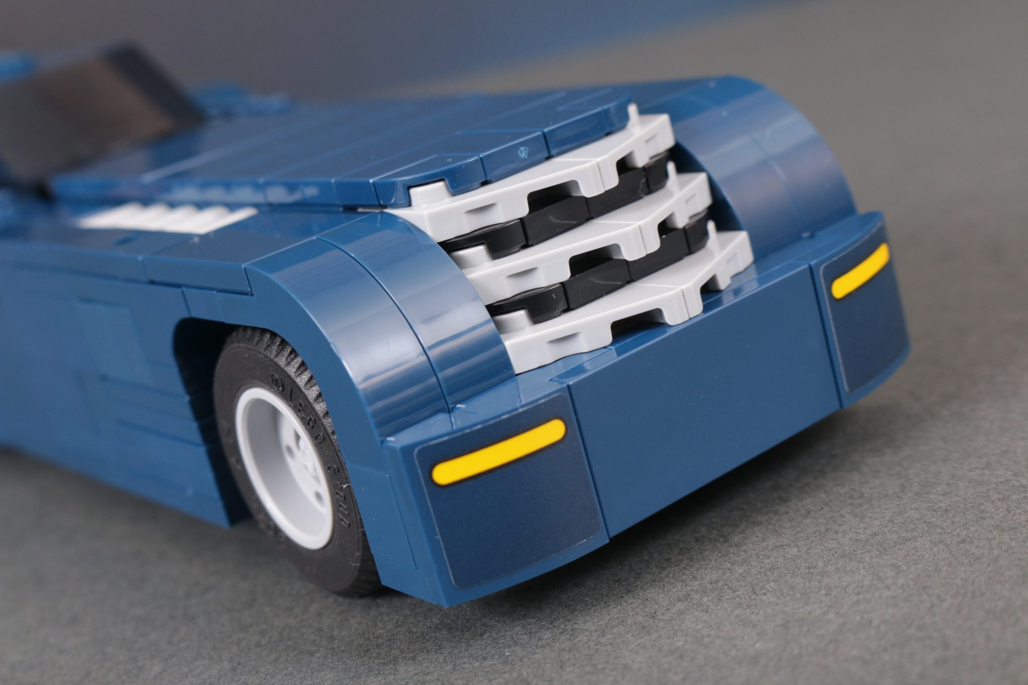 LEGO 76274 Batmobile vs. Harley Quinn and Mr. Freeze review