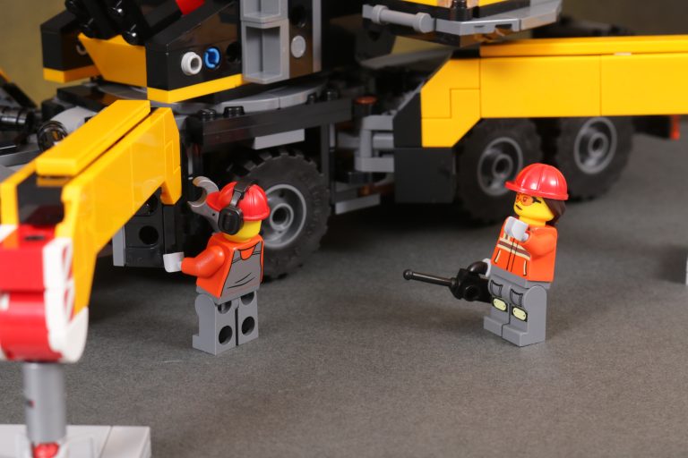 LEGO City 60409 Yellow Mobile Construction Crane review