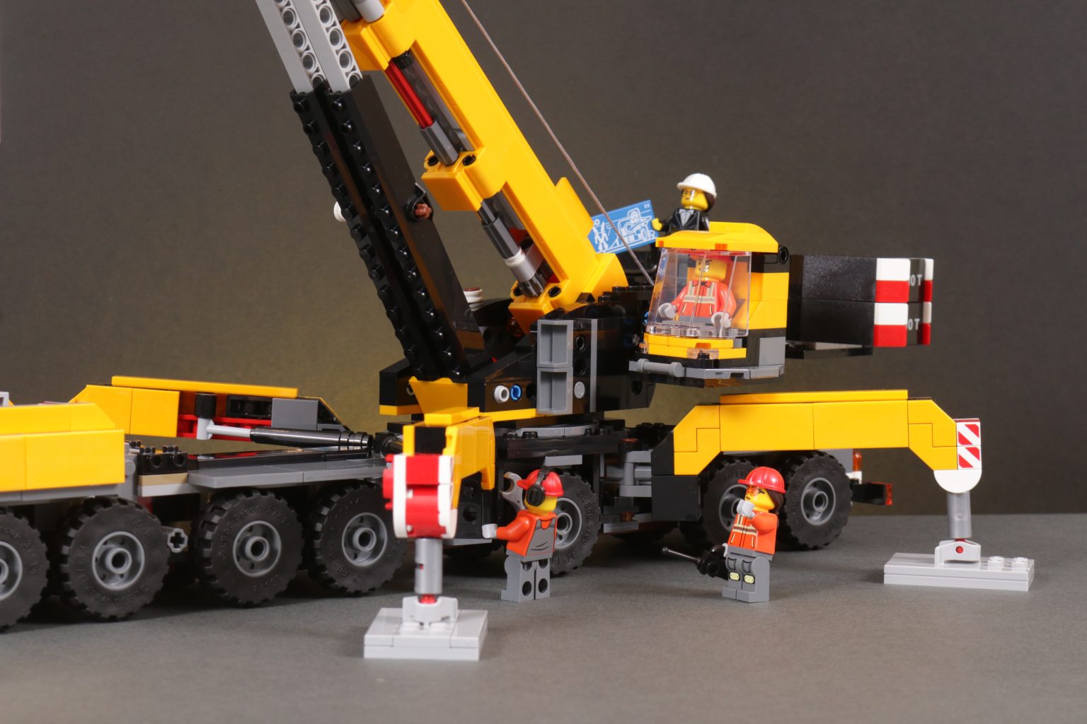 LEGO City 60409 Yellow Mobile Construction Crane review