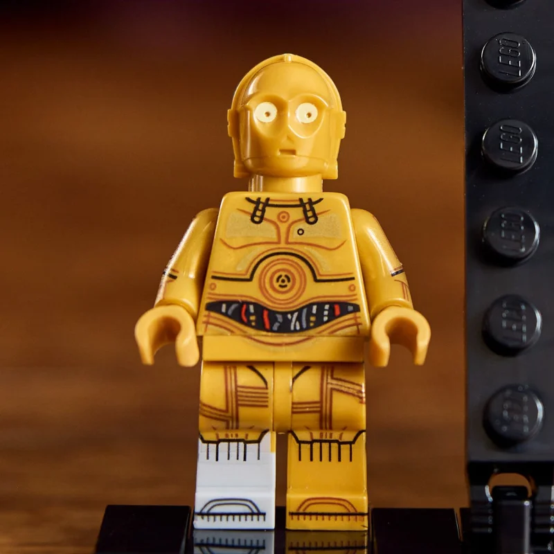 First look at LEGO Star Wars 75398 C-3PO and 75379 R2-D2 together