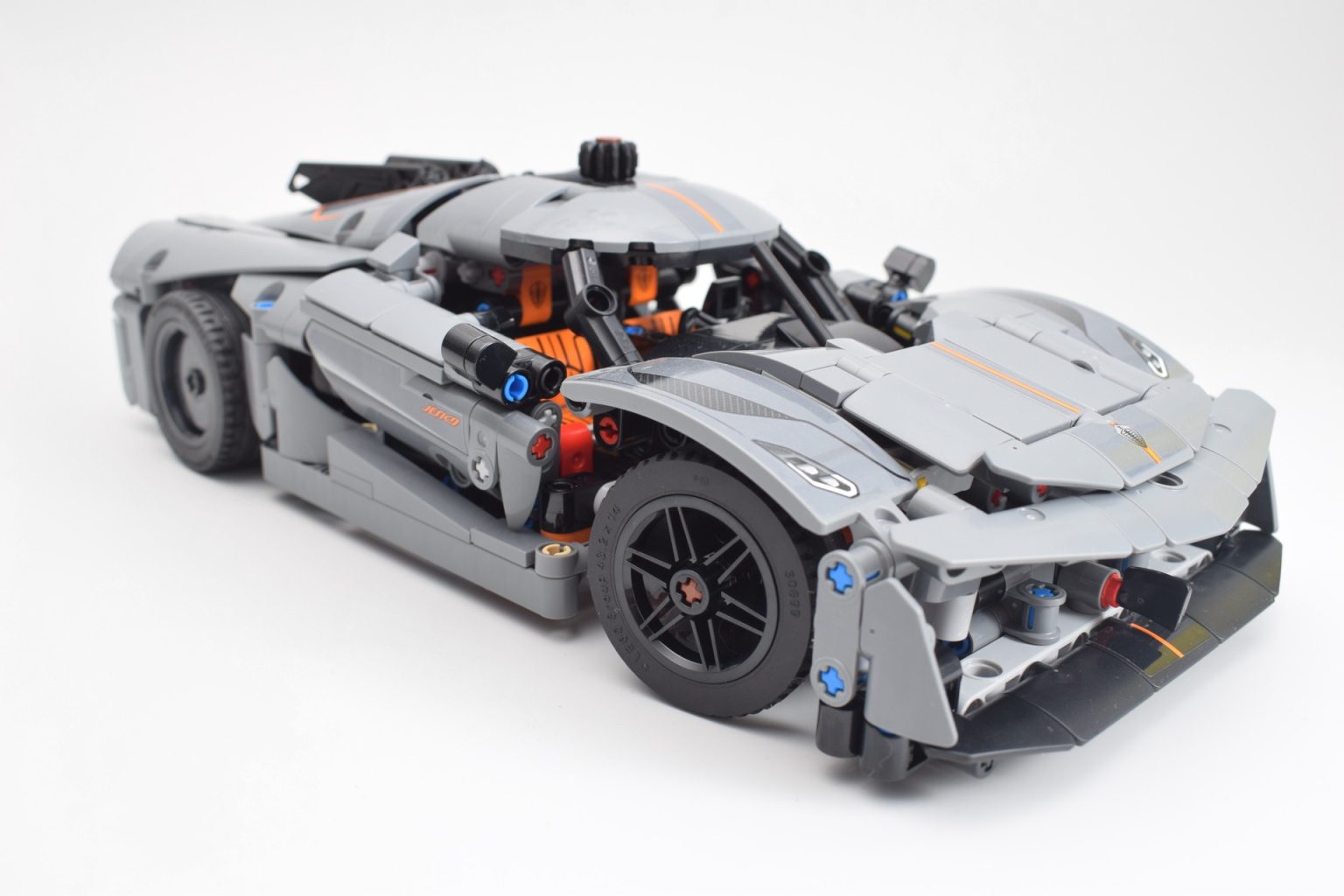 LEGO 42173 Koenigsegg Jesko Absolut Grey Hypercar review