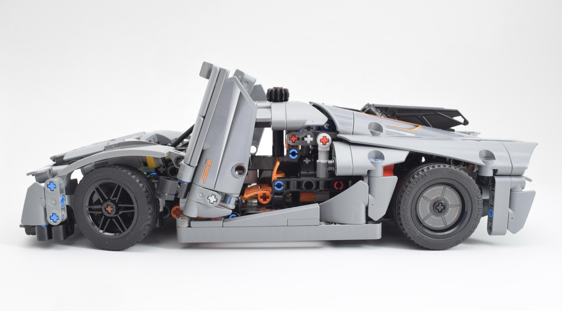 LEGO 42173 Koenigsegg Jesko Absolut Grey Hypercar review