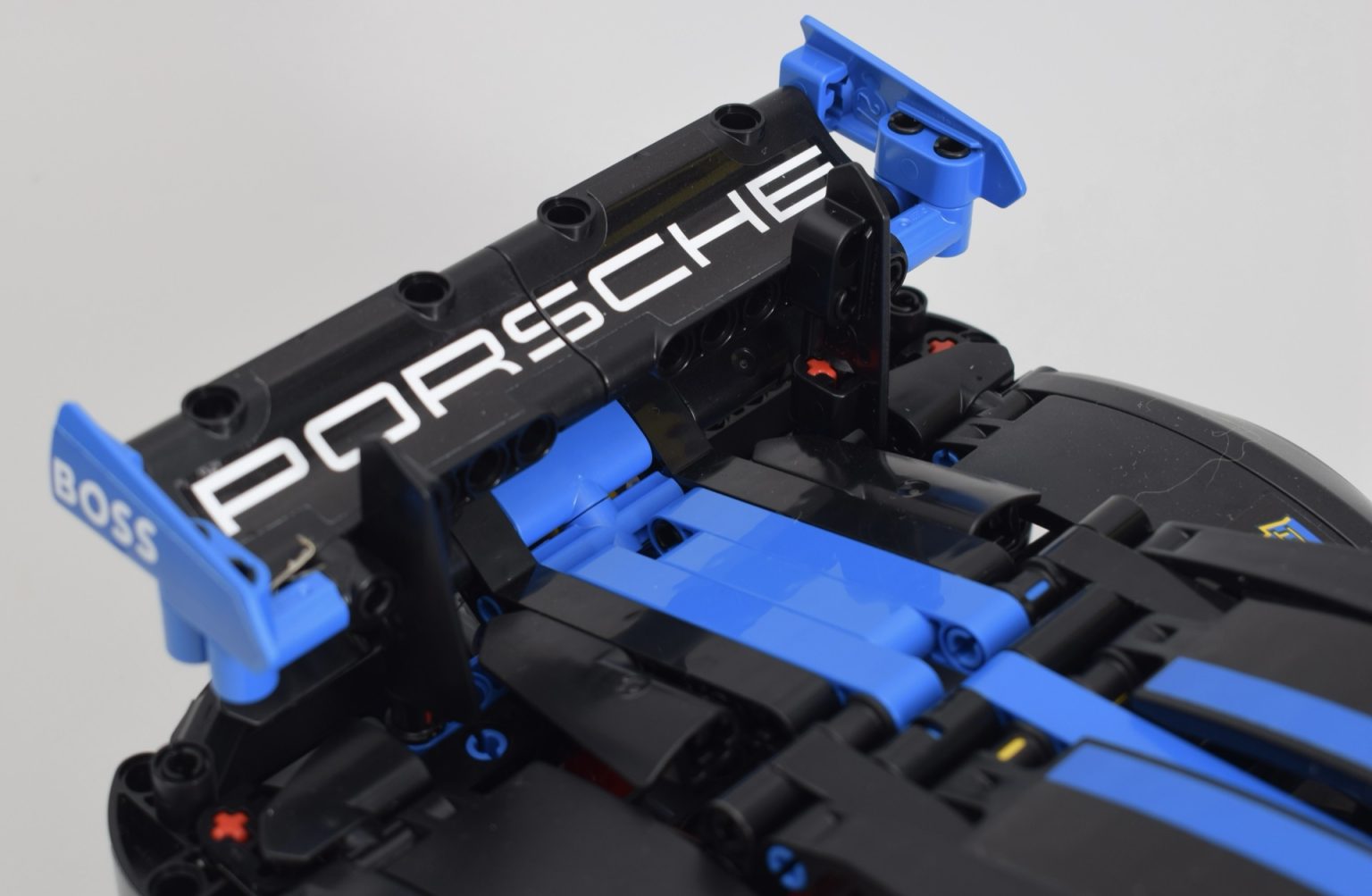 LEGO 42176 Porsche GT4 e-Performance Race Car review