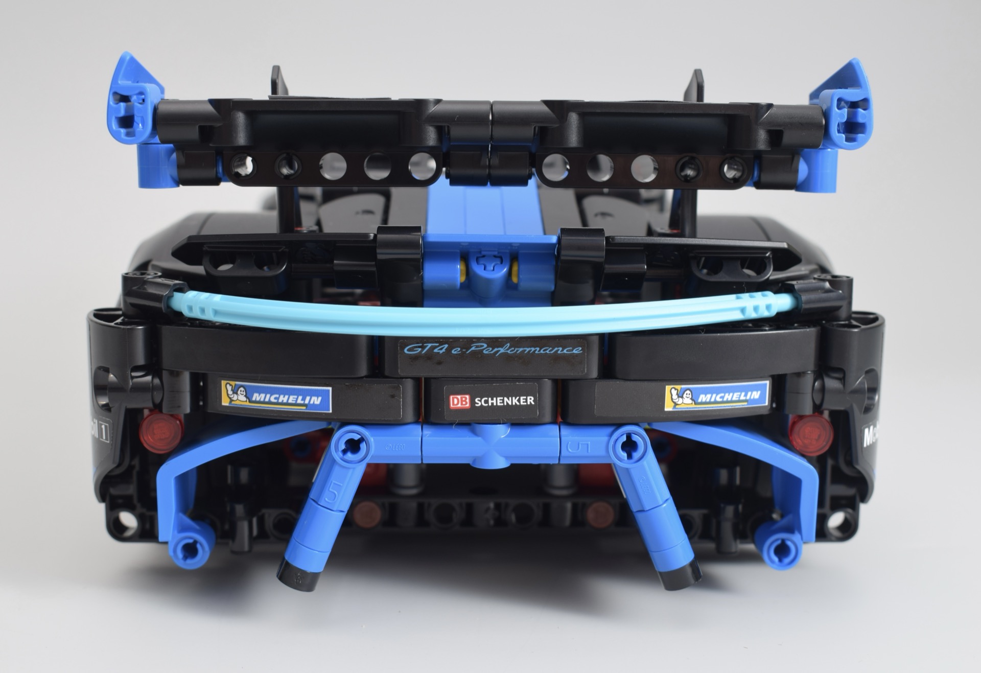 LEGO 42176 Porsche GT4 e-Performance Race Car review