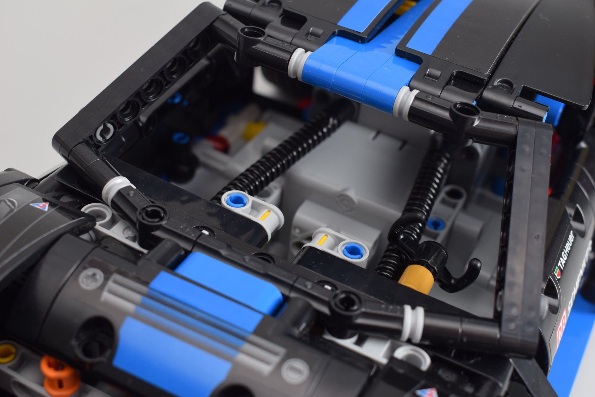 LEGO 42176 Porsche GT4 e-Performance Race Car review