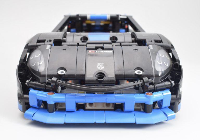 LEGO 42176 Porsche GT4 e-Performance Race Car review