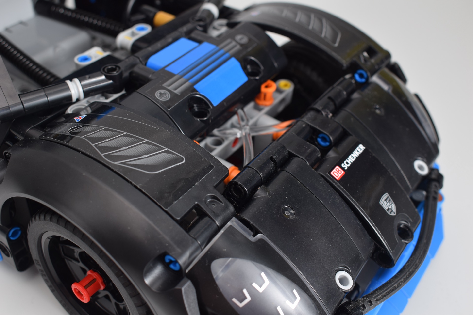 LEGO 42176 Porsche GT4 e-Performance Race Car review