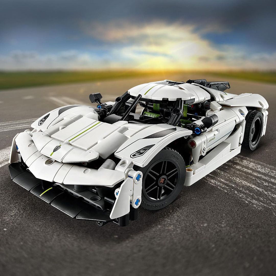 First look at LEGO Technic 42184 Koenigsegg Jesko in white