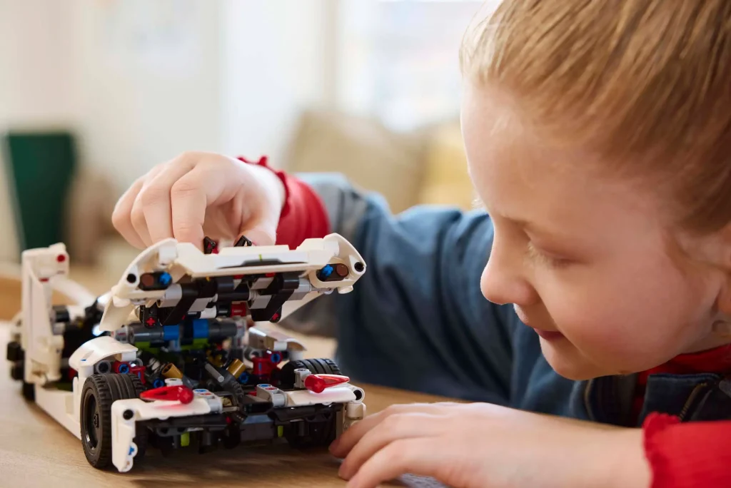 LEGO Technic 42184 Koenigsegg Jesko Absolut White revealed