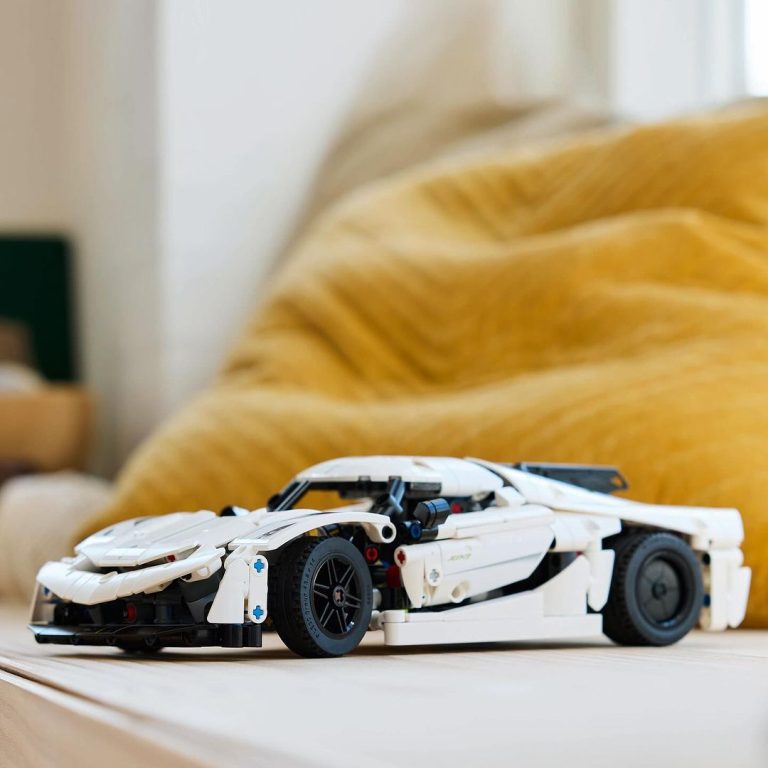 First look at LEGO Technic 42184 Koenigsegg Jesko in white