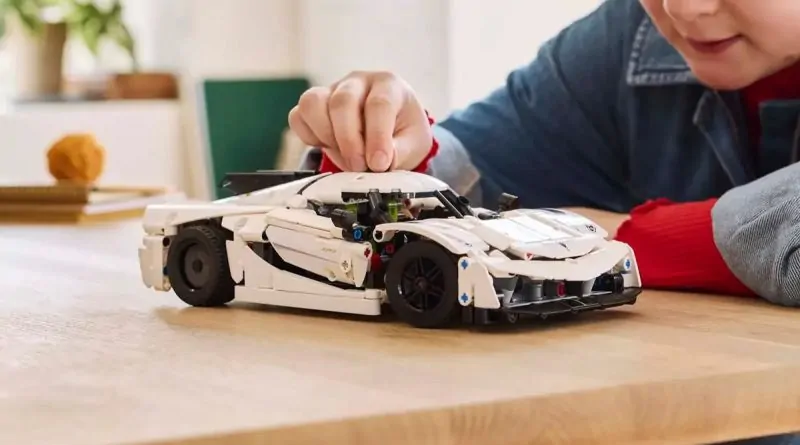 LEGO Technic 42184 Koenigsegg Jesko Absolut White revealed