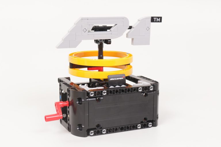 LEGO Technic McLaren 6535735 P1 Logo GWP review