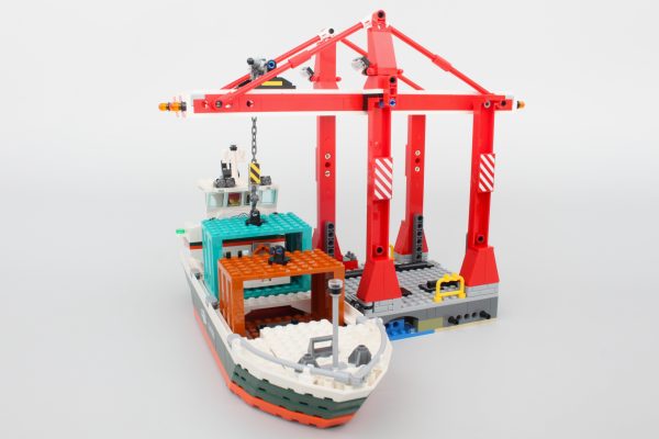 LEGO City 60422 Seaside Harbor with Cargo Ship review