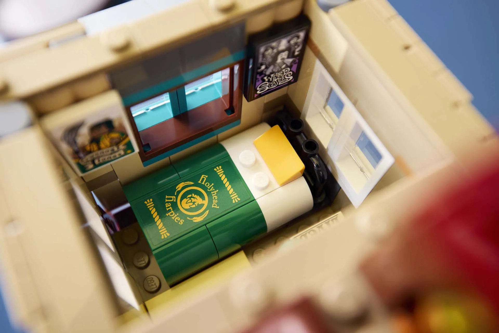 Six Wizarding World details we spotted in LEGO Harry Potter 76437 The ...