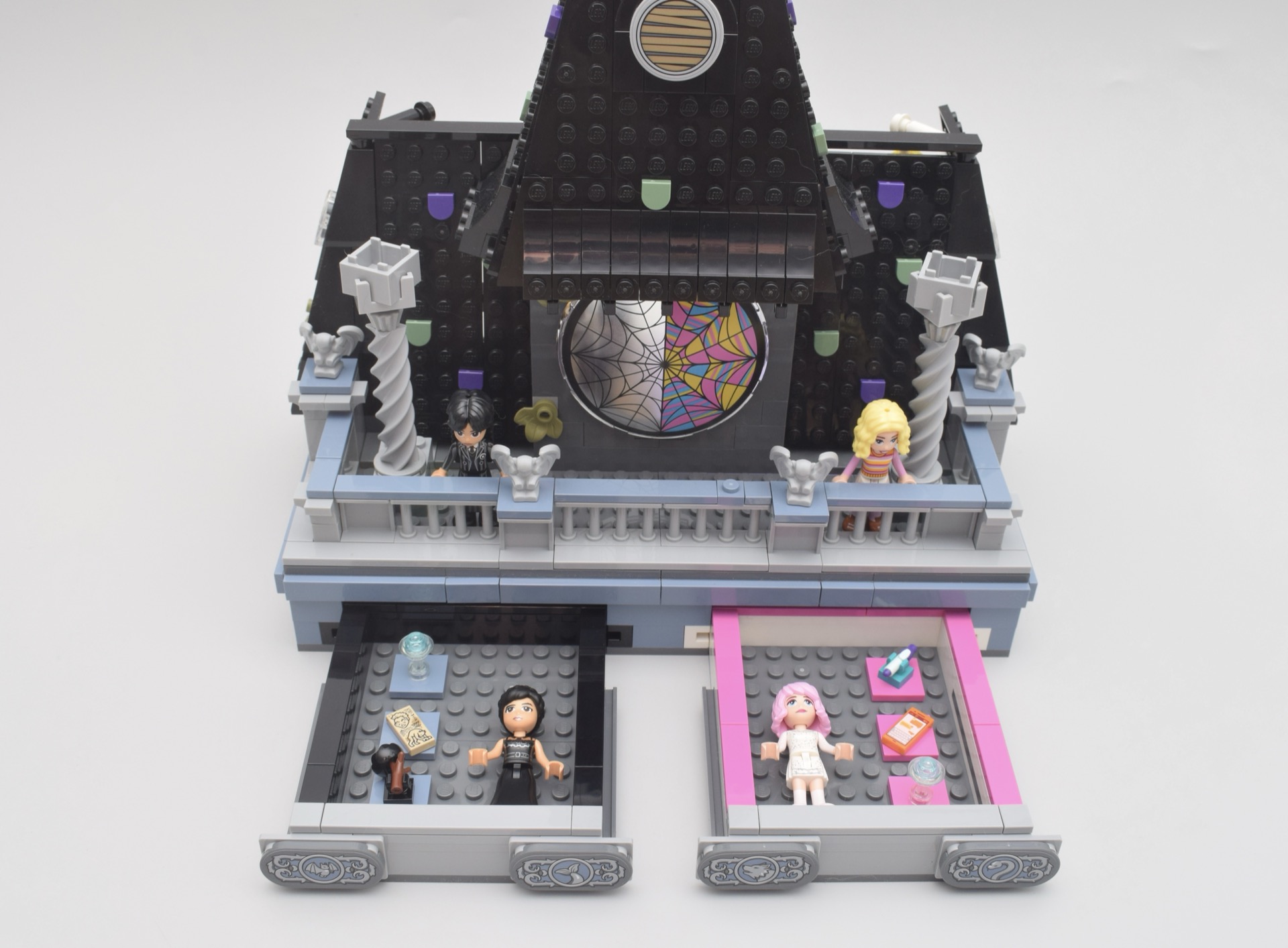 LEGO 76781 Wednesday & Enid's Dorm Room review