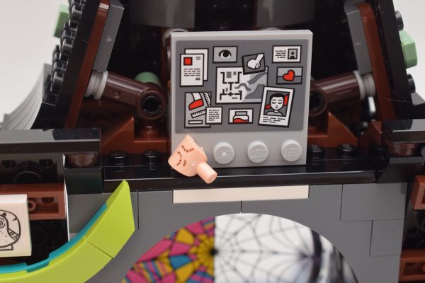 LEGO 76781 Wednesday & Enid's Dorm Room review