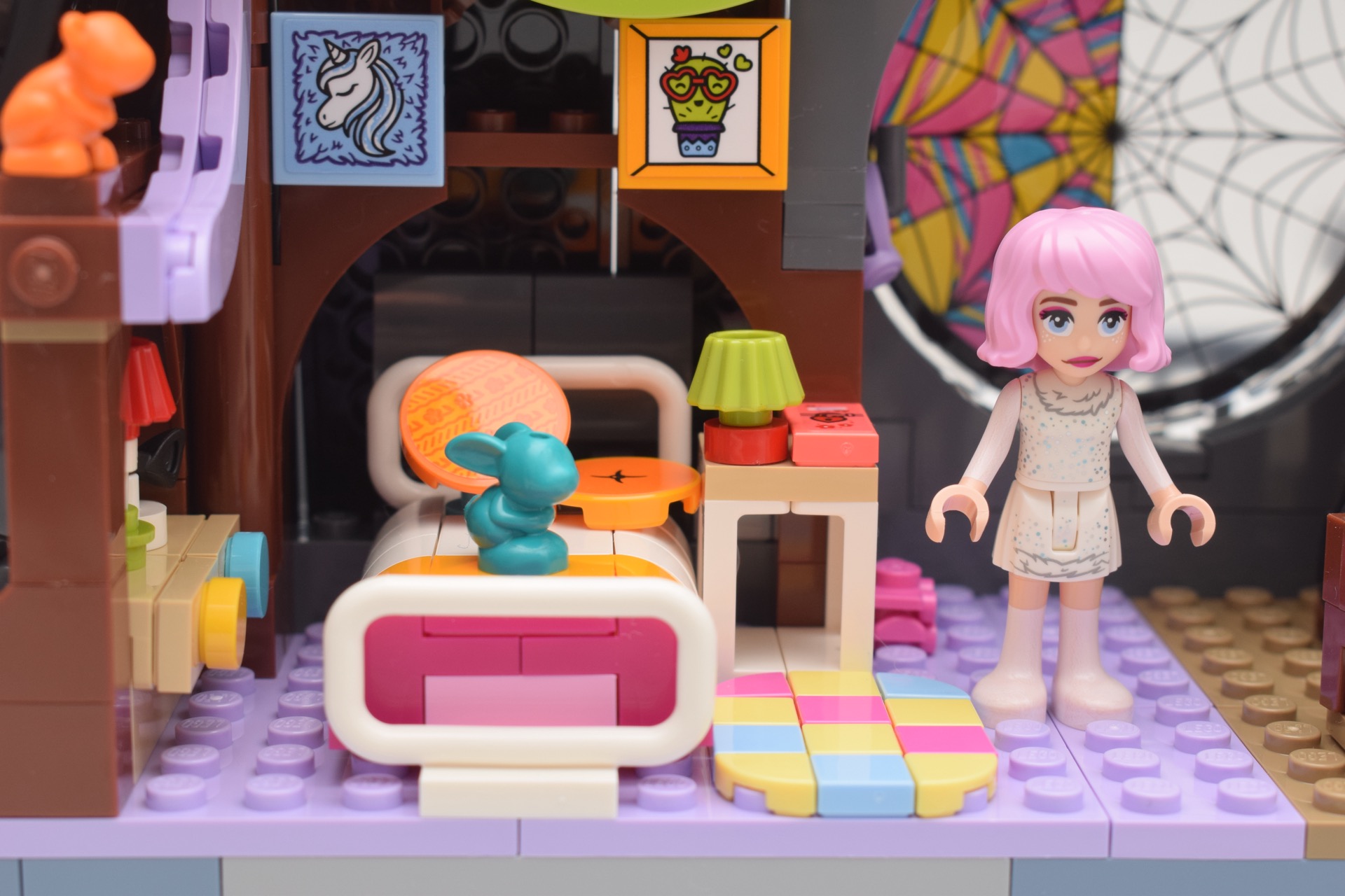 LEGO 76781 Wednesday & Enid's Dorm Room review