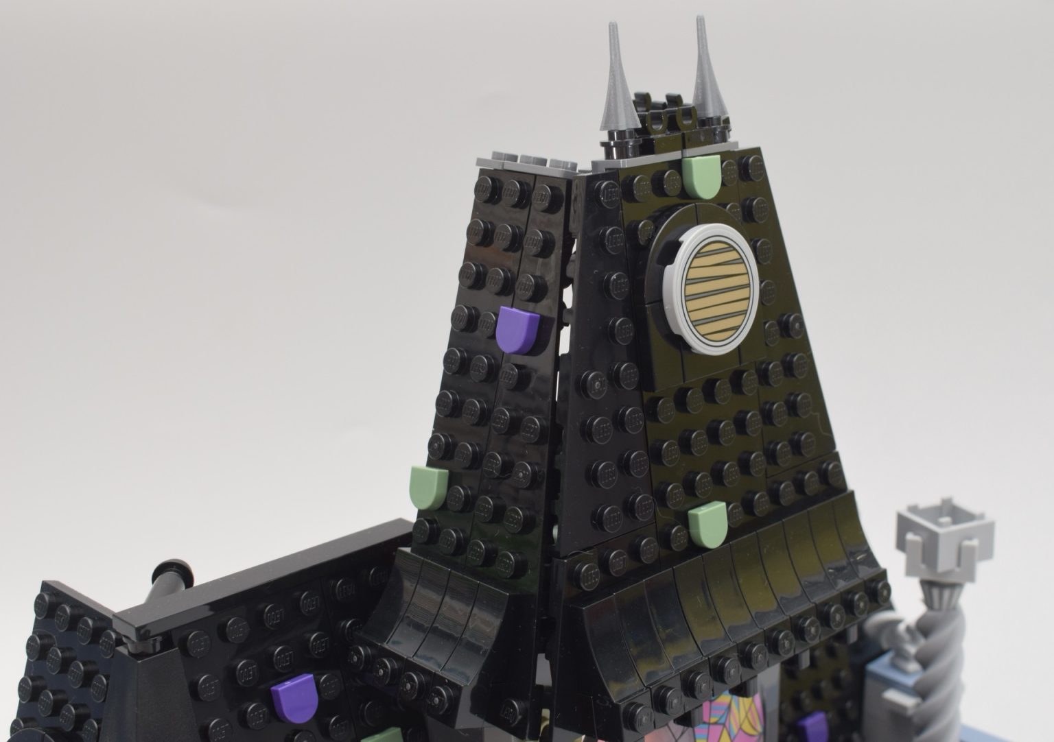 LEGO 76781 Wednesday & Enid's Dorm Room review