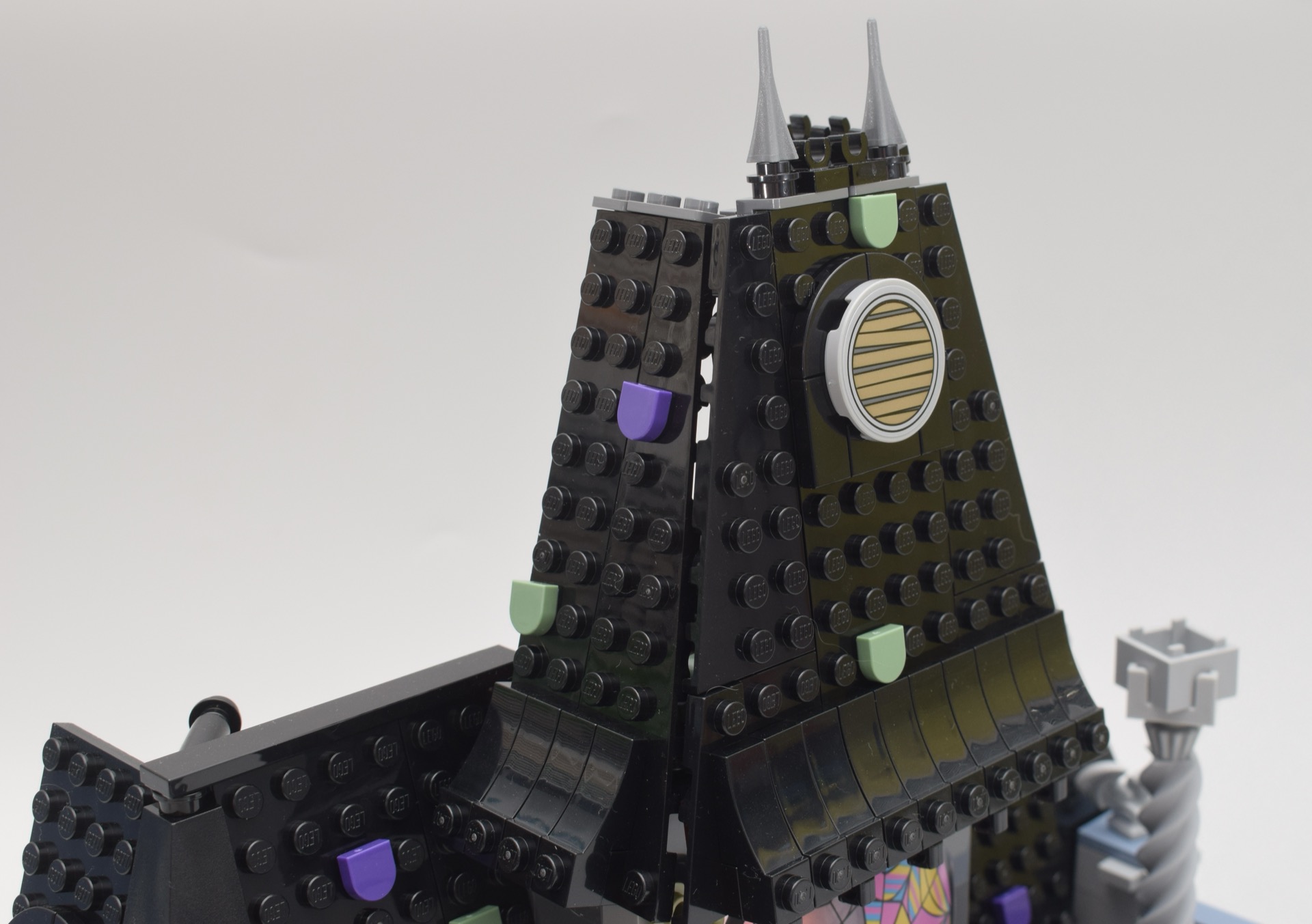 LEGO 76781 Wednesday & Enid's Dorm Room review