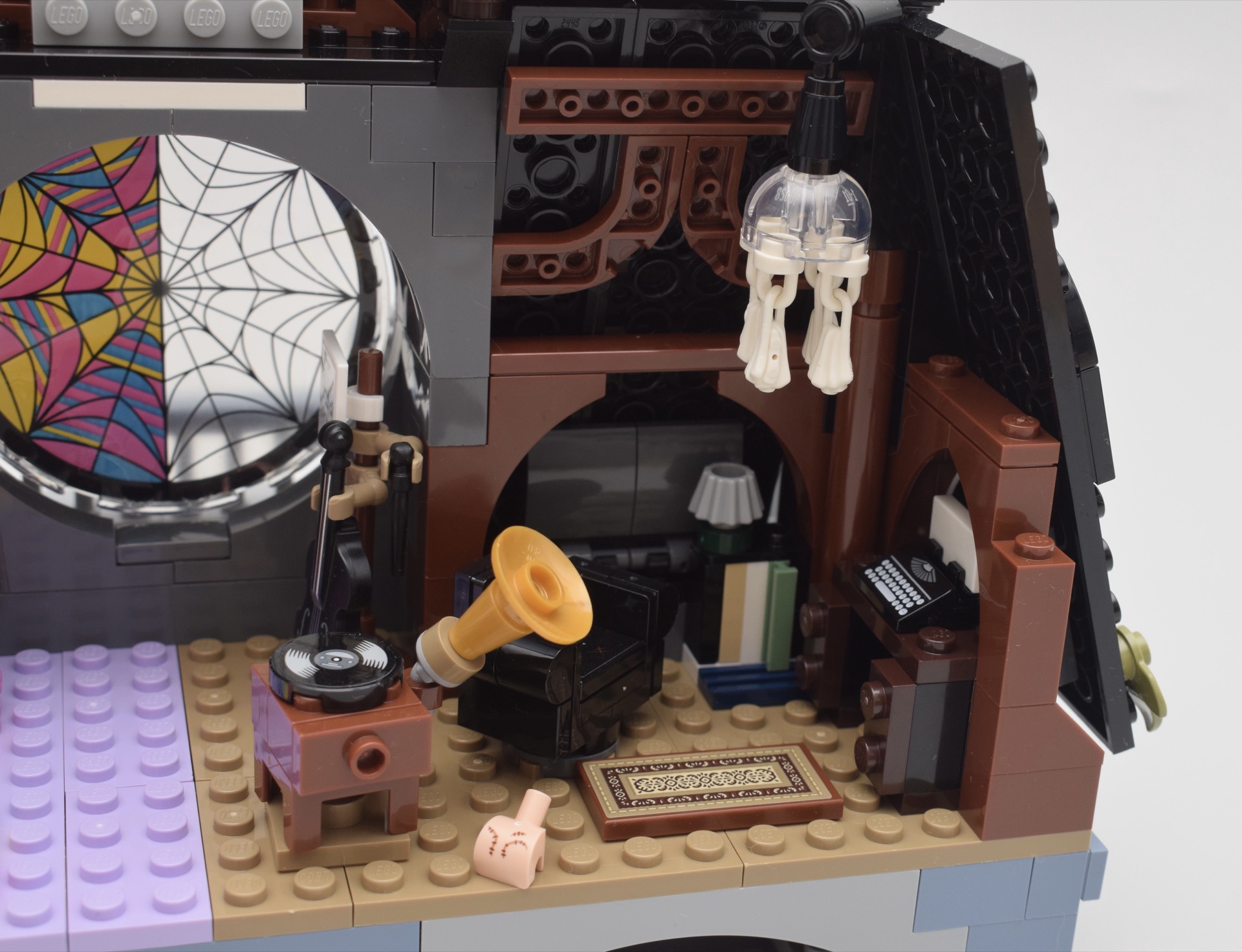 LEGO 76781 Wednesday & Enid's Dorm Room review