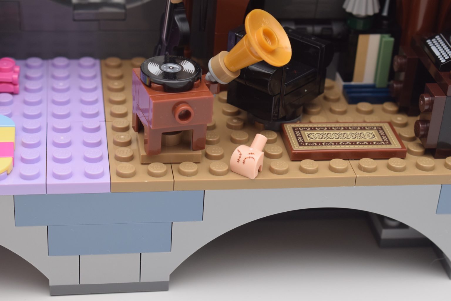 LEGO 76781 Wednesday & Enid's Dorm Room review