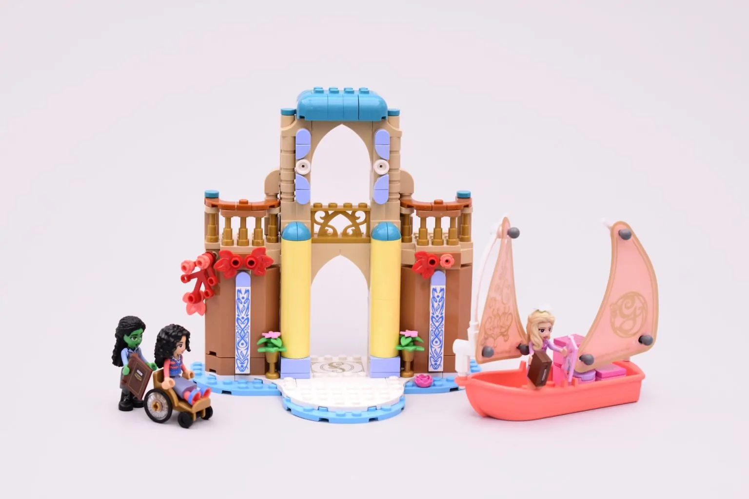 LEGO Wicked 75681 Glinda & Elphaba at Shiz University review