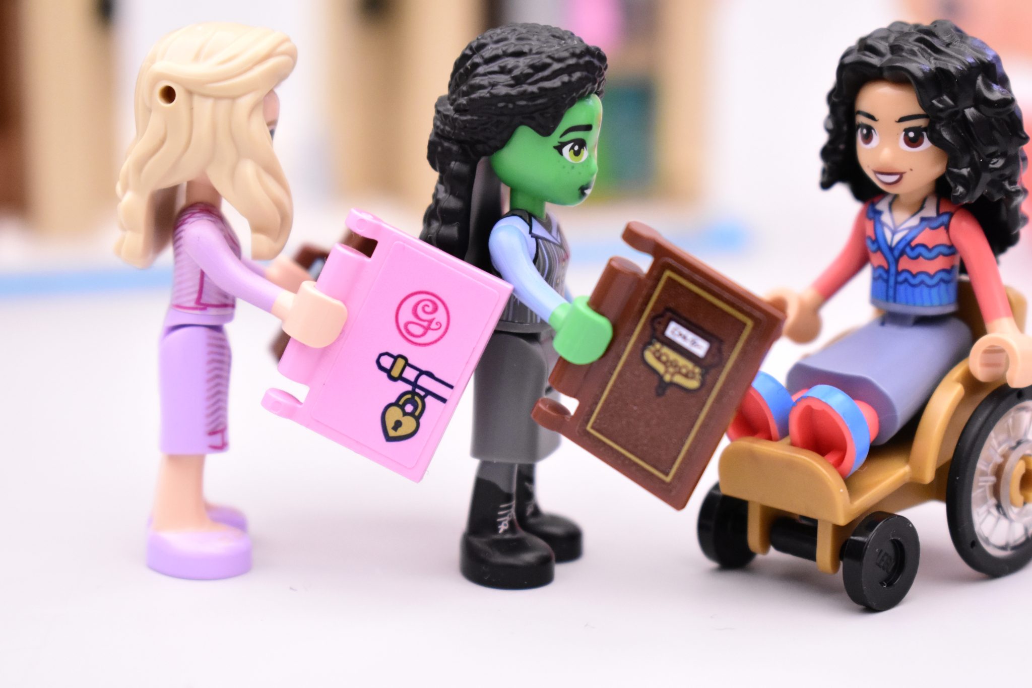 LEGO Wicked 75681 Glinda & Elphaba at Shiz University review