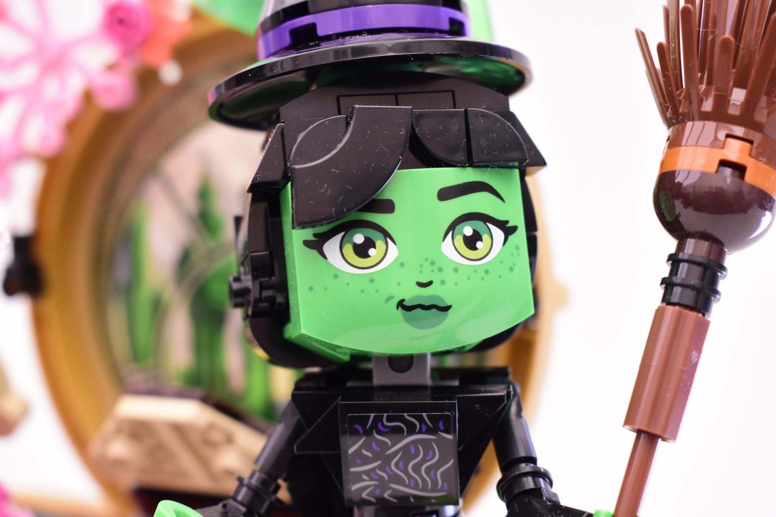 LEGO Wicked 75682 Elphaba & Glinda Figures review