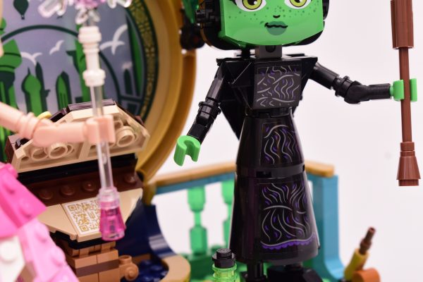 LEGO Wicked 75682 Elphaba & Glinda Figures review