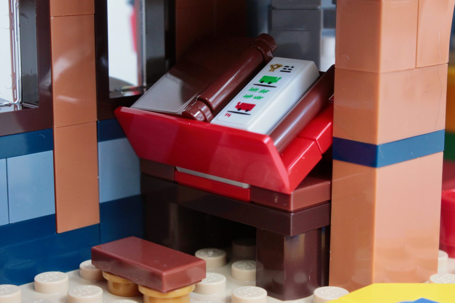 LEGO Winter Village 10339 Santa’s Post Office review